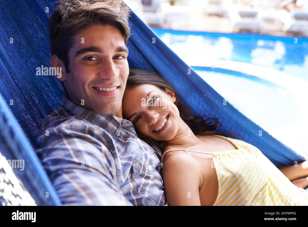 People wrapped up outside hi-res stock photography and images - Alamy