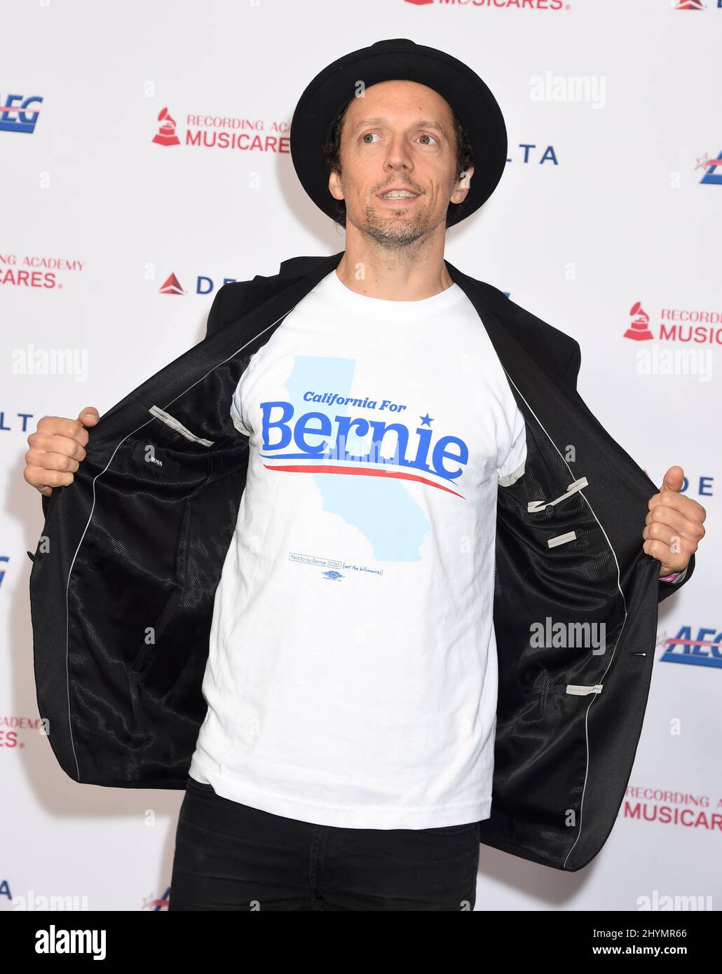 Jason Mraz attending the MusiCares Person Of The Year Honoring ...