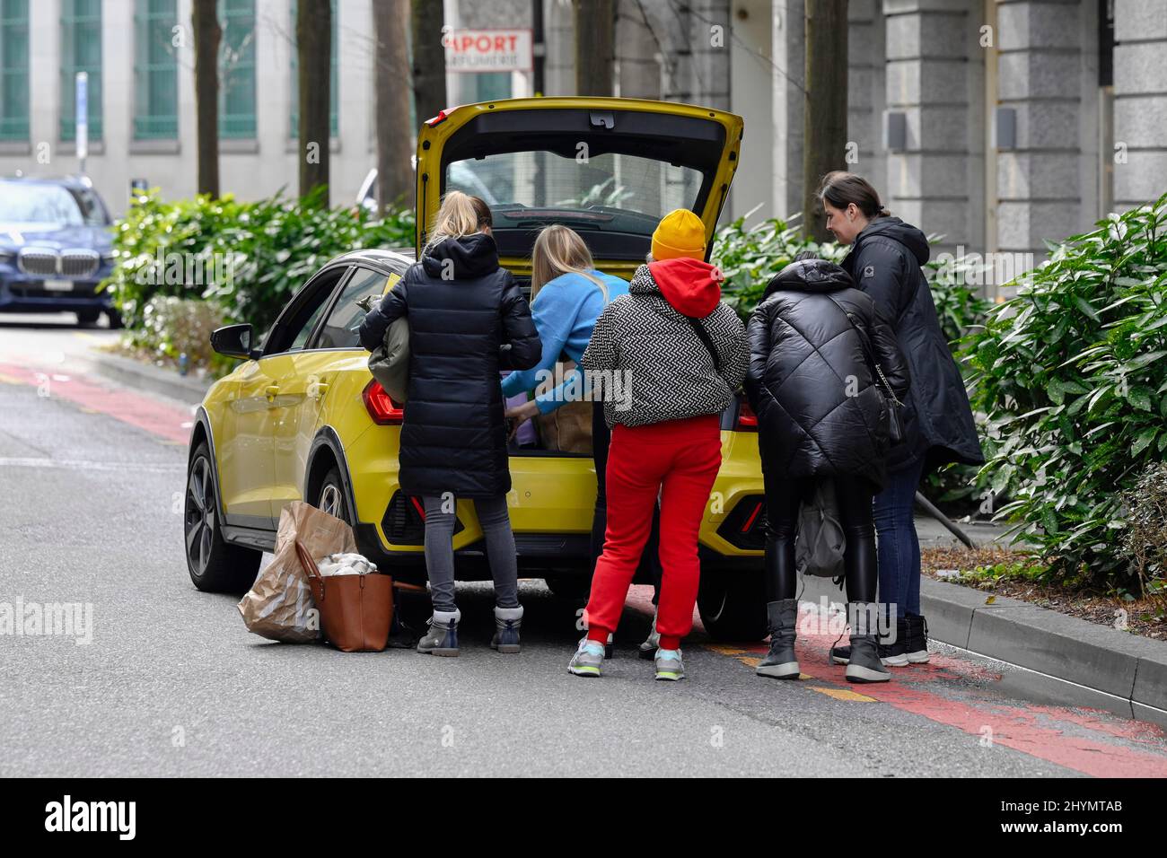 Pack people hi-res stock photography and images - Alamy