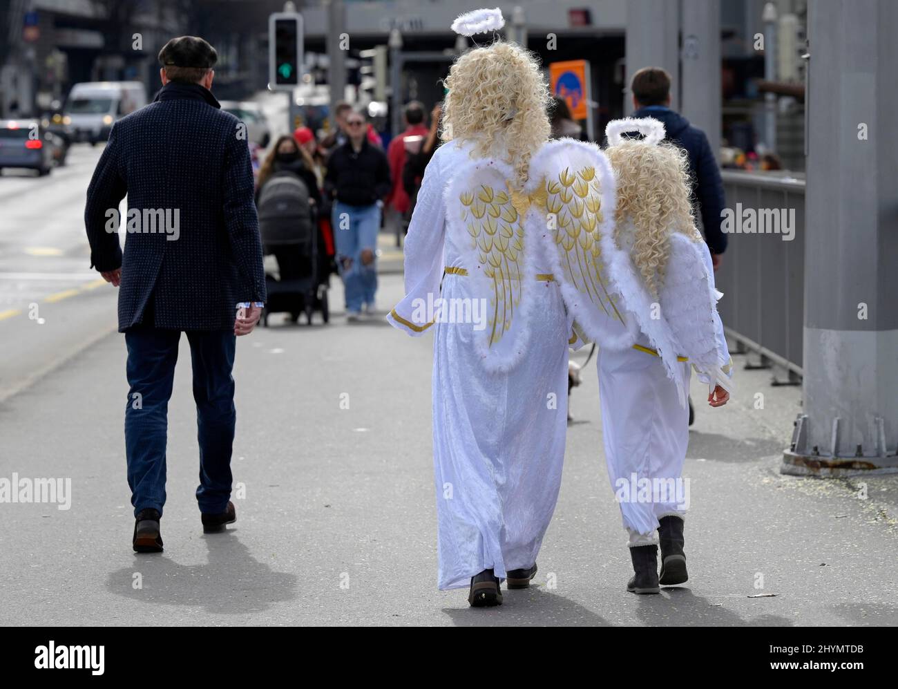 Humor angel hi-res stock photography and images - Alamy