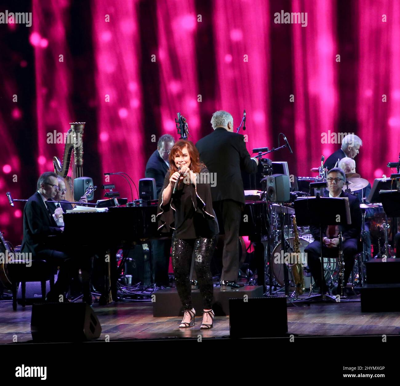 Debbie gravitte performing hi-res stock photography and images - Alamy