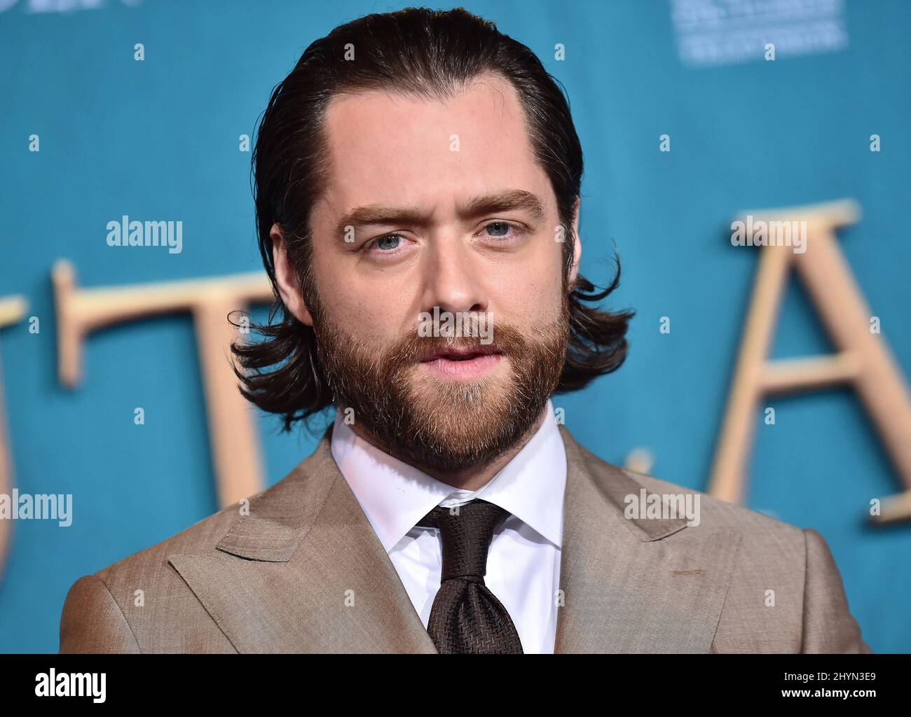 Richard rankin and outlander hi-res stock photography and images - Alamy