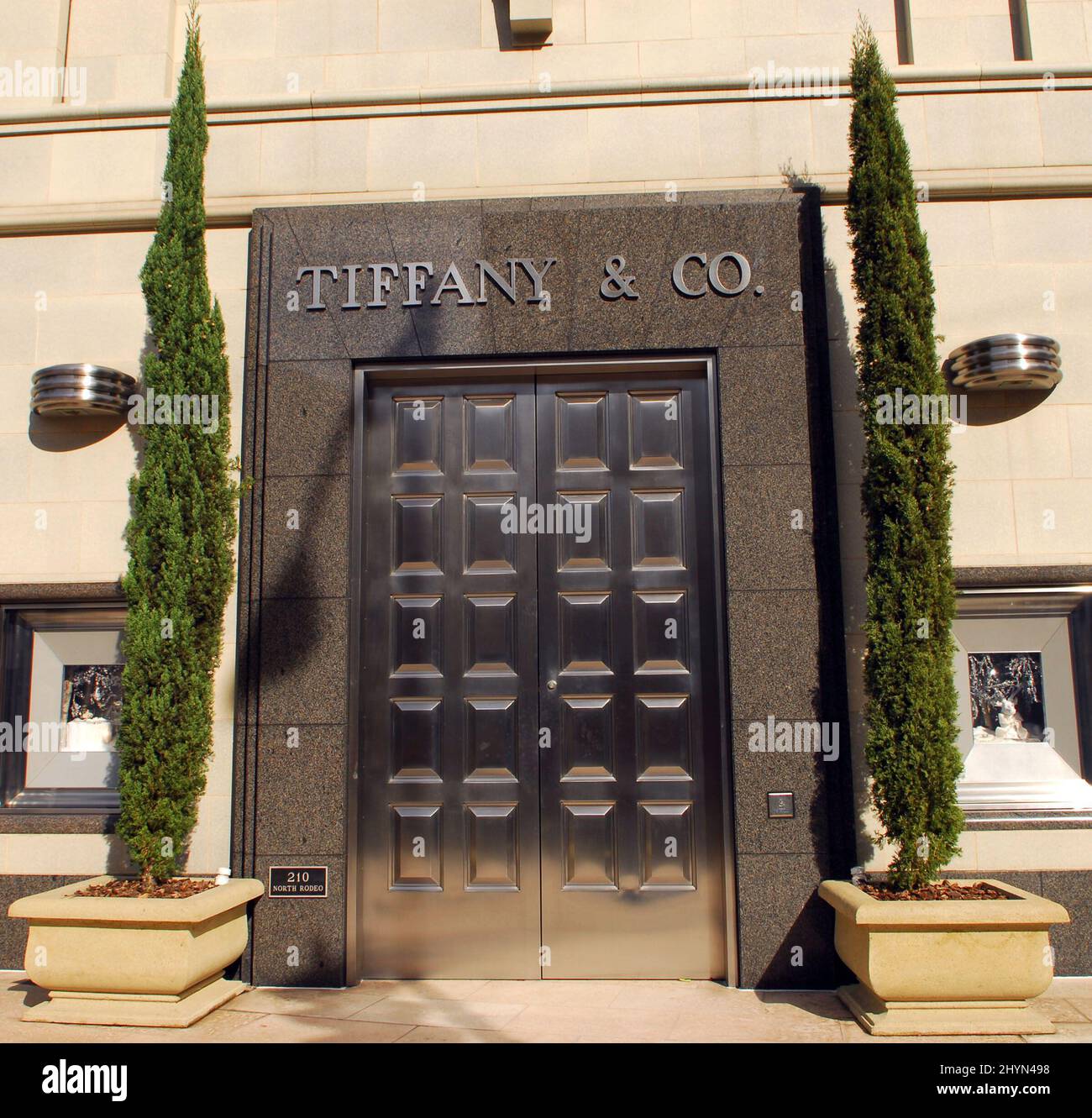 Tiffany co rodeo drive picture hi-res stock photography and images - Alamy