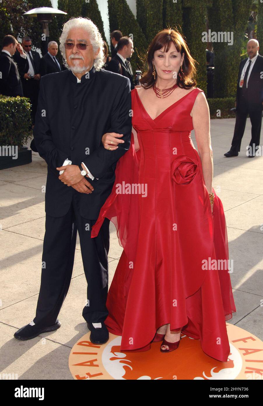 Robert Graham and Anjelica Huston attend the 2007 Vanity Fair Oscar ...