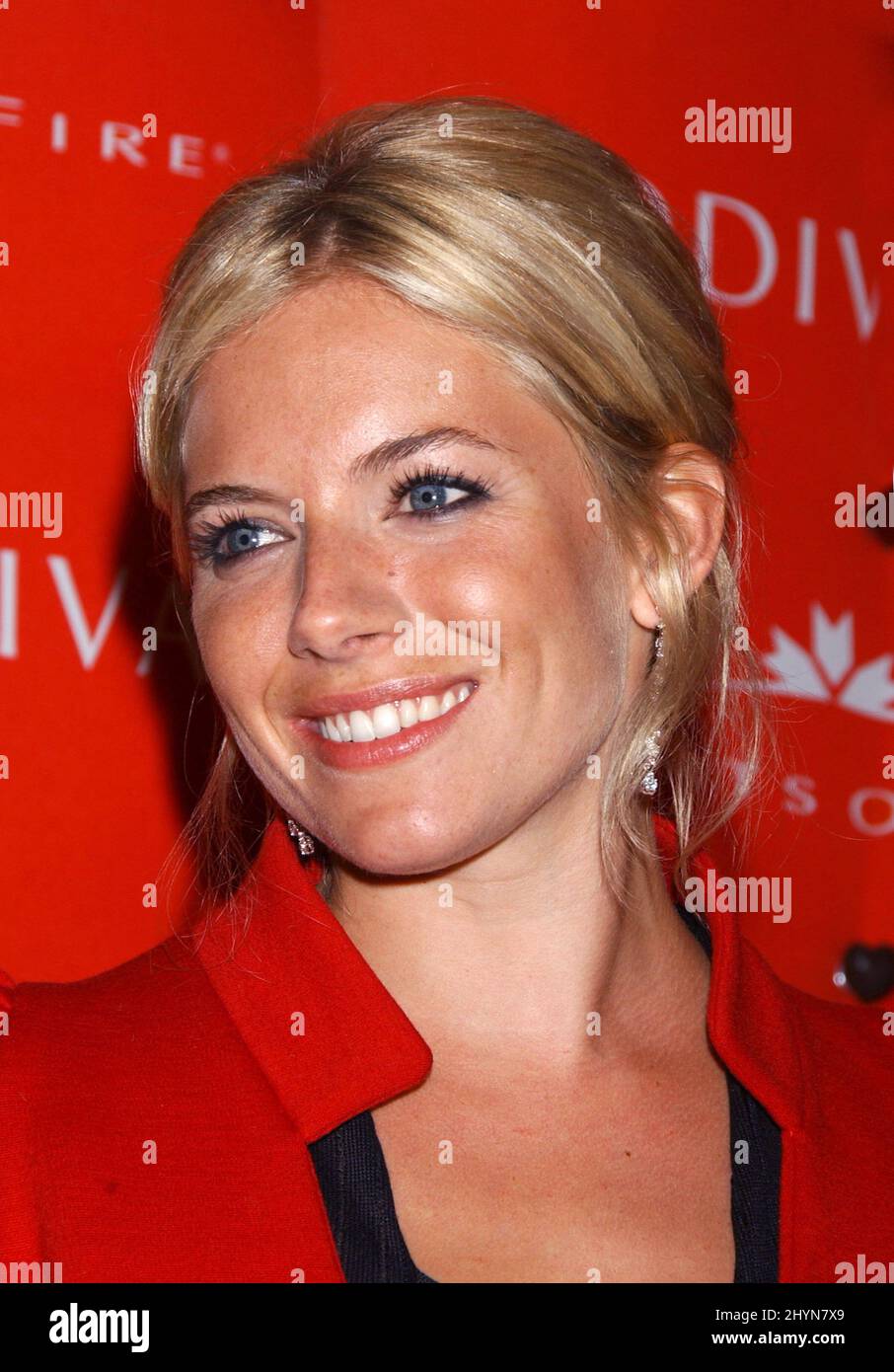 Sienna miller unveils hi-res stock photography and images - Alamy