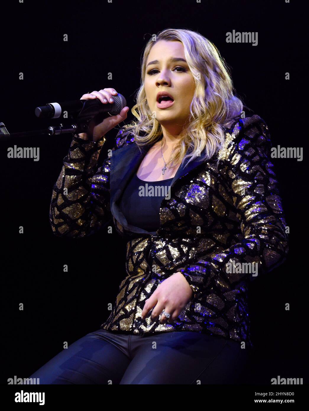 Gabby barrett hi-res stock photography and images - Alamy