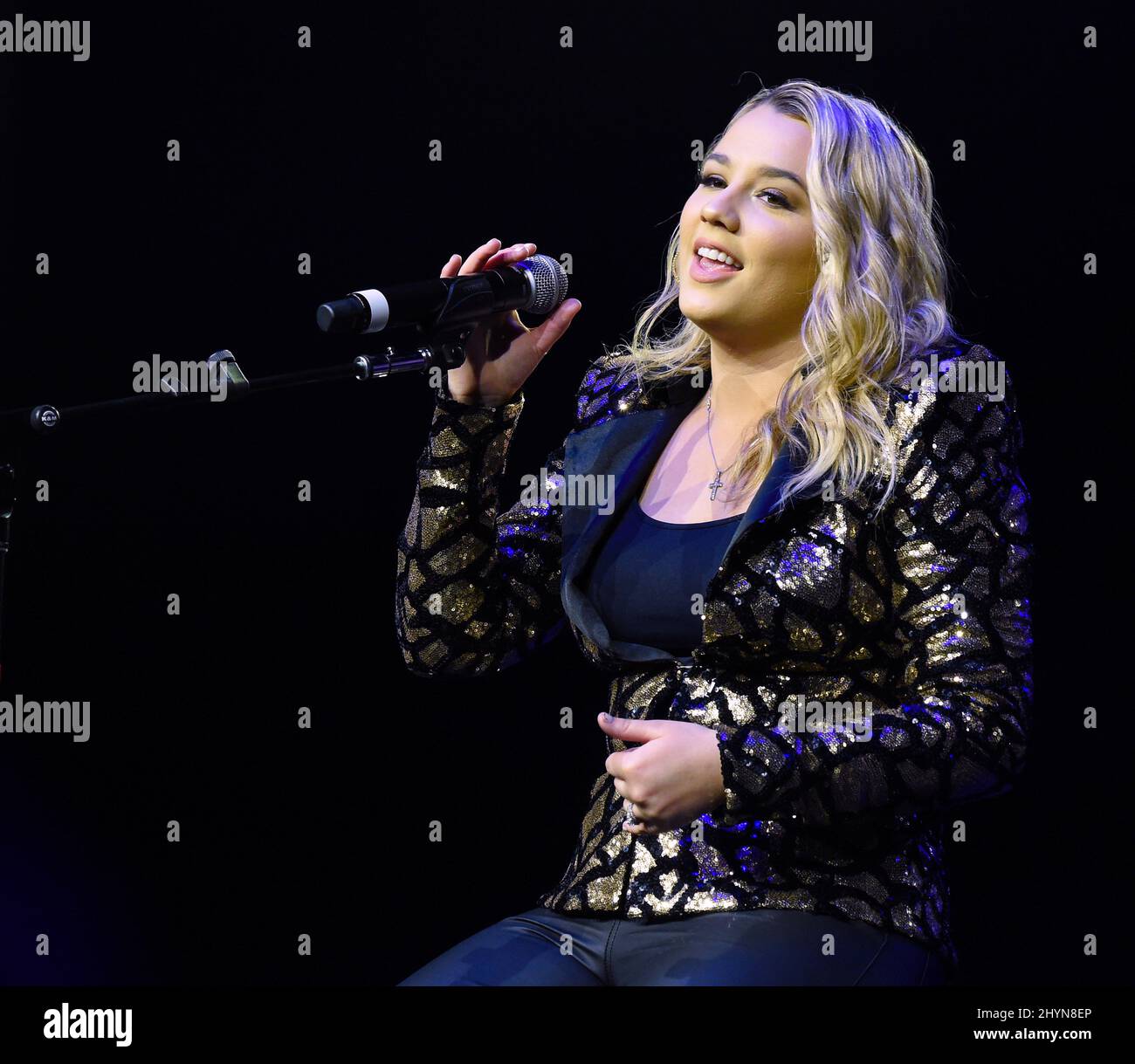 Gabby barrett hi-res stock photography and images - Alamy