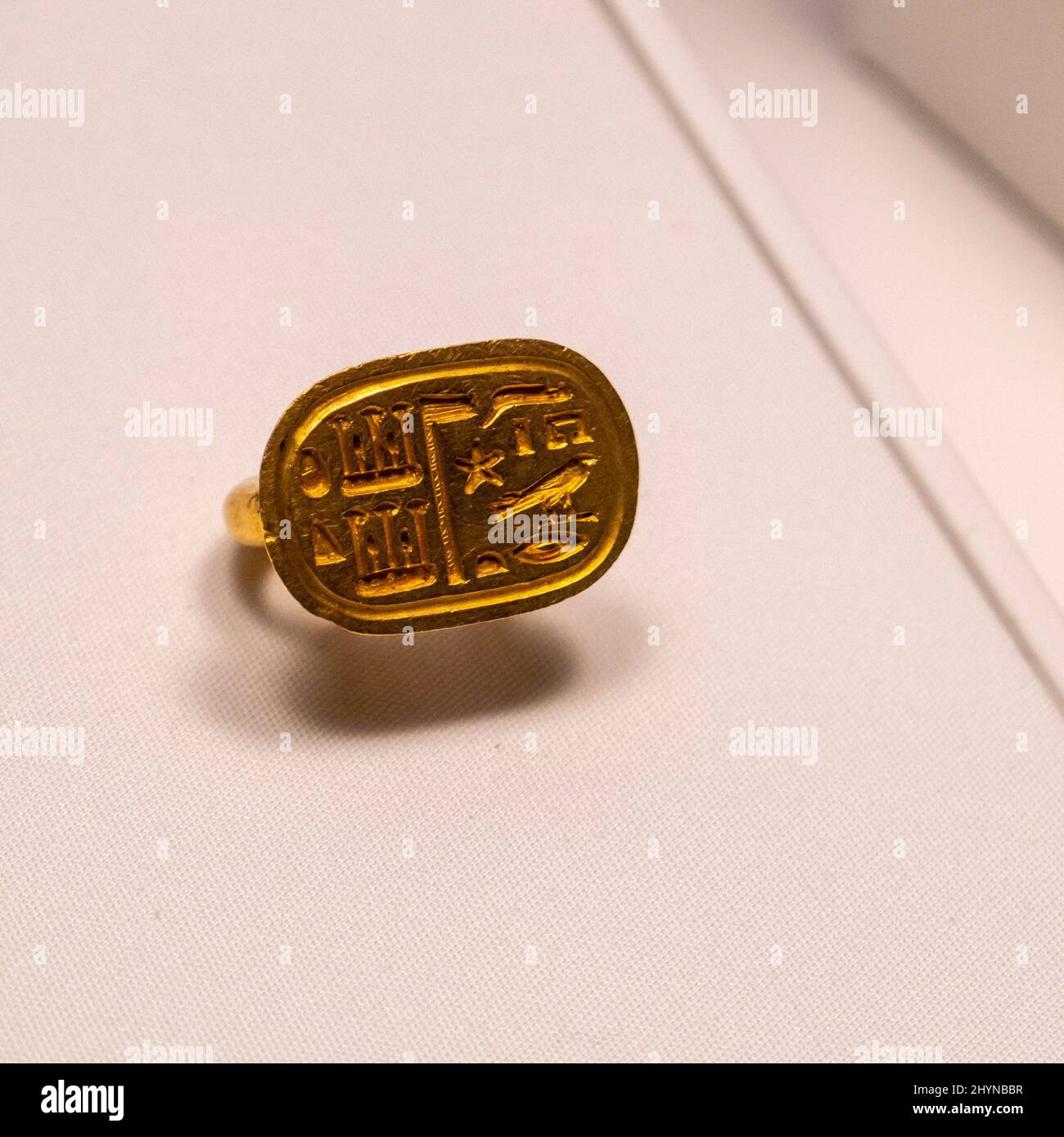 Sheshonq ring, gold, 26th dynasty, 664-525 BC, possibly from Thebes ...
