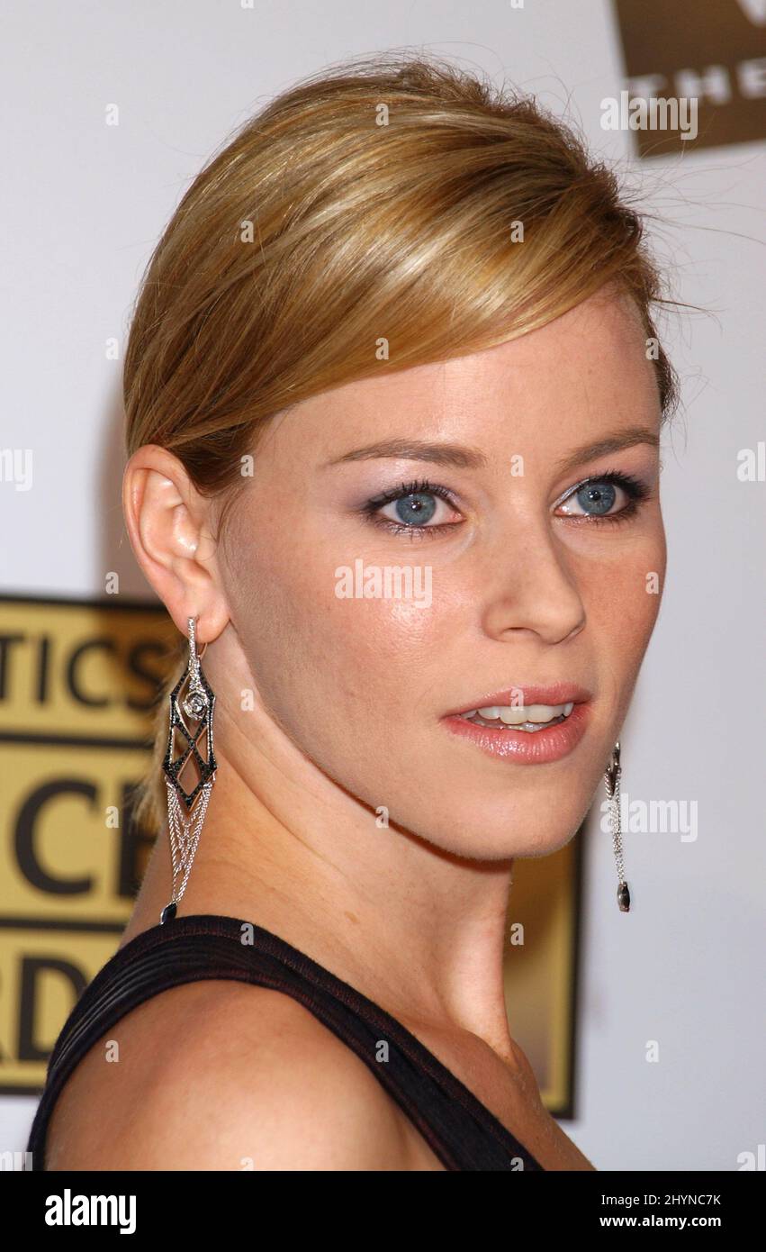 Elizabeth Banks attends the 2006 Broadcast Film Critics' Choice Awards ...