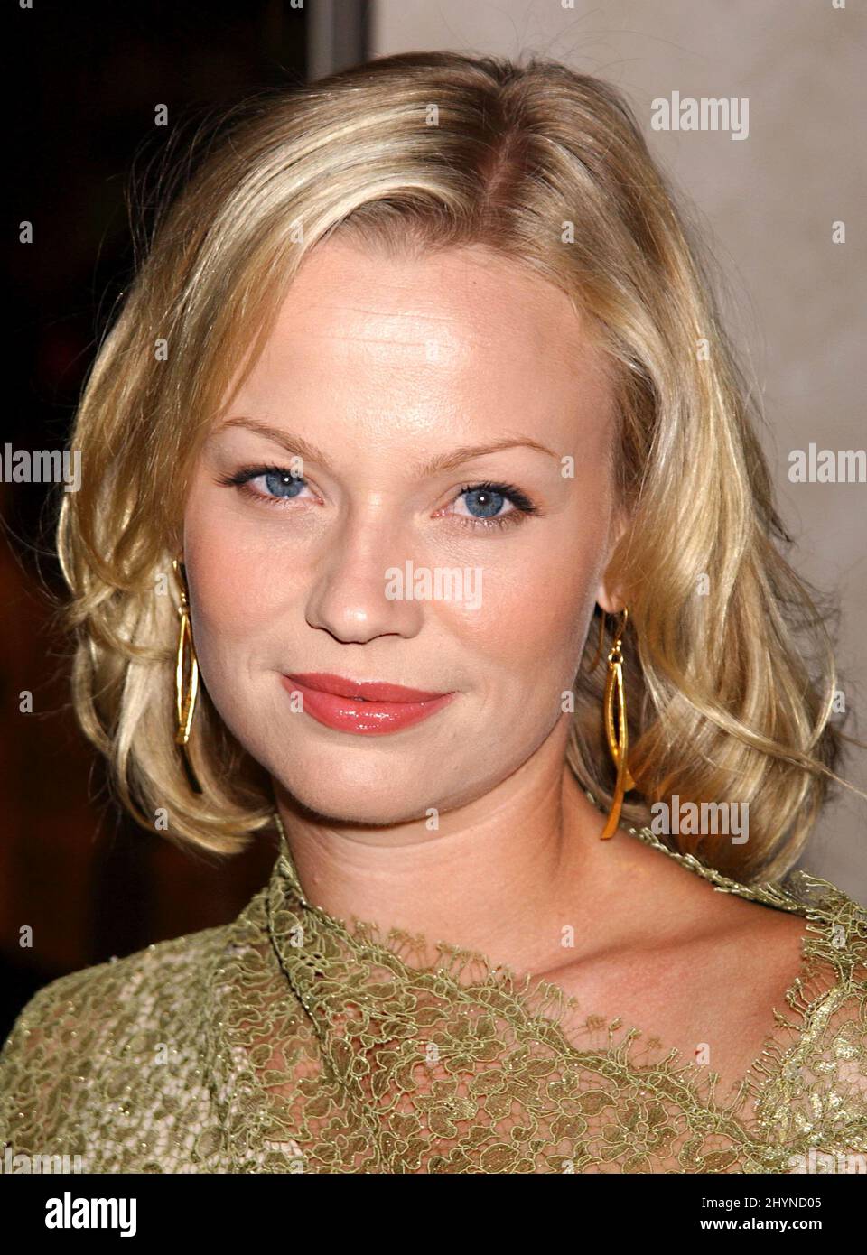 Samantha mathis headshot hi-res stock photography and images - Alamy