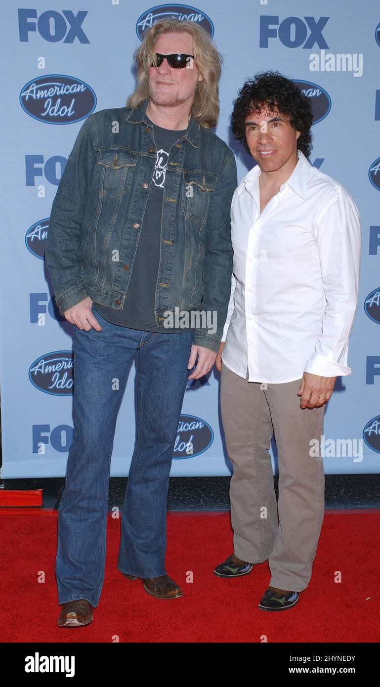 Hall & Oates attend the American Idol Season Four Grand Finale in ...
