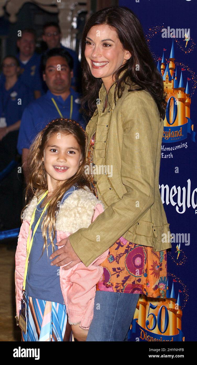 Teri Hatcher Daughter Exclusive… Teri Hatcher Out And About With Her