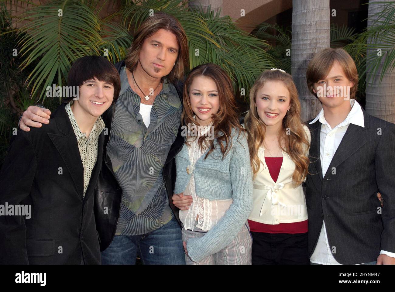 Mitchel Musso, Billy Ray Cyrus, Miley Cyrus, Emily Osment & Jason ...