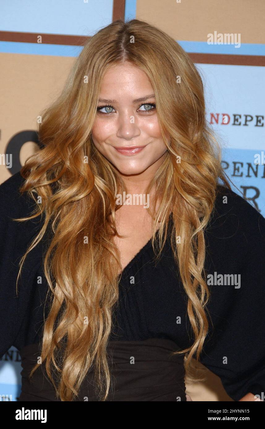 Mary-Kate Olsen attends the Independent Spirit Awards 2006 at Santa ...
