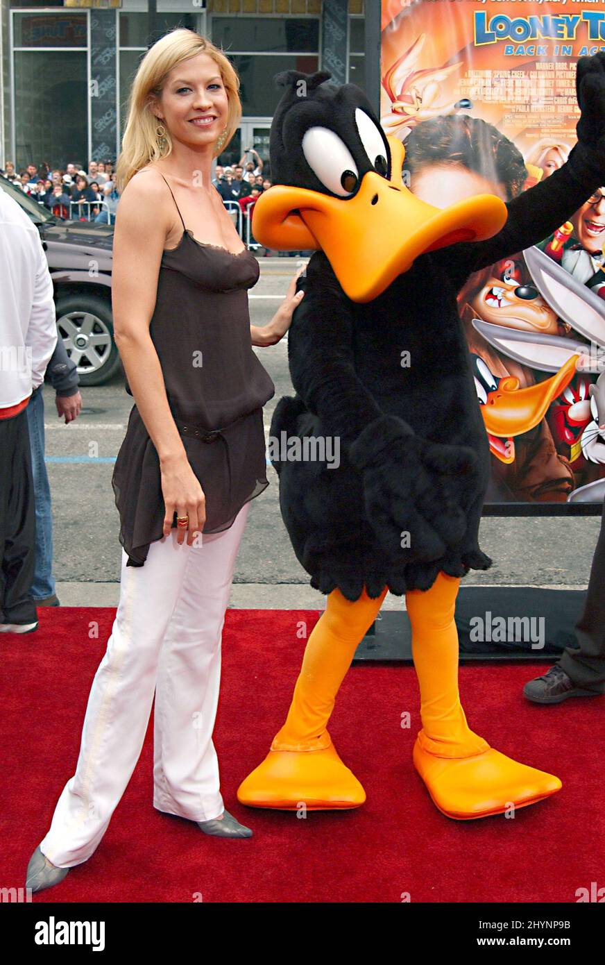JENNA ELFMAN ATTENDS THE 'LOONEY TUNES BACK IN ACTION' PREMIERE IN ...