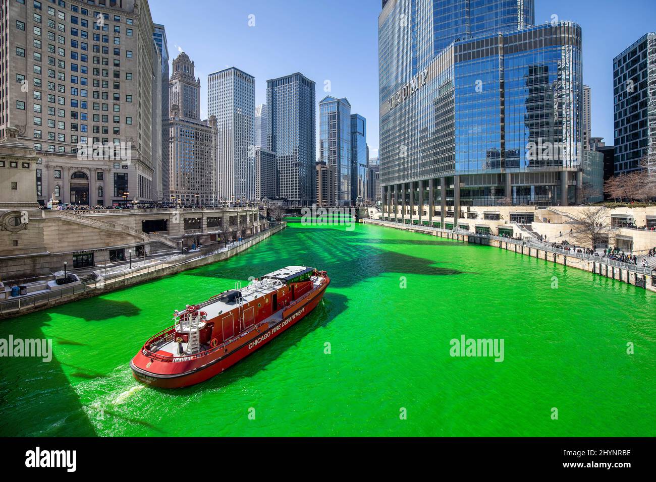 Chicago river green hi-res stock photography and images - Alamy