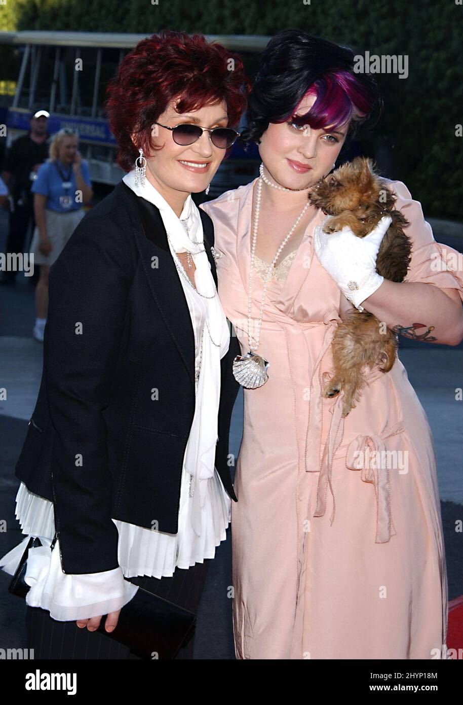 Sharon & Kelly Osbourne attend the 'Teen Choice Awards' 2004 at the ...