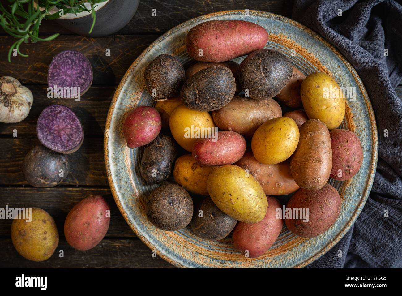 New potato varieties hi-res stock photography and images - Alamy