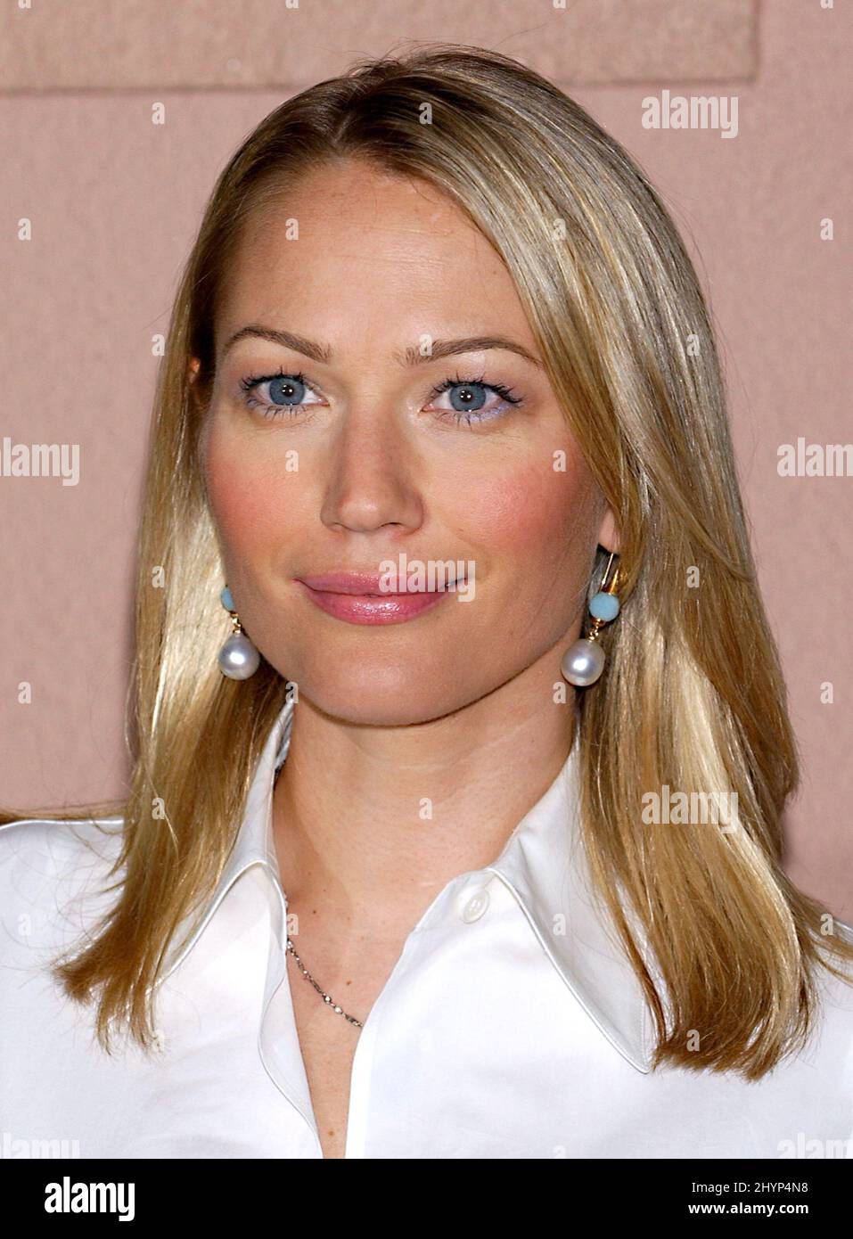 Sarah Wynter attends the 2004 'Crest Whitestrips Style Awards' in ...