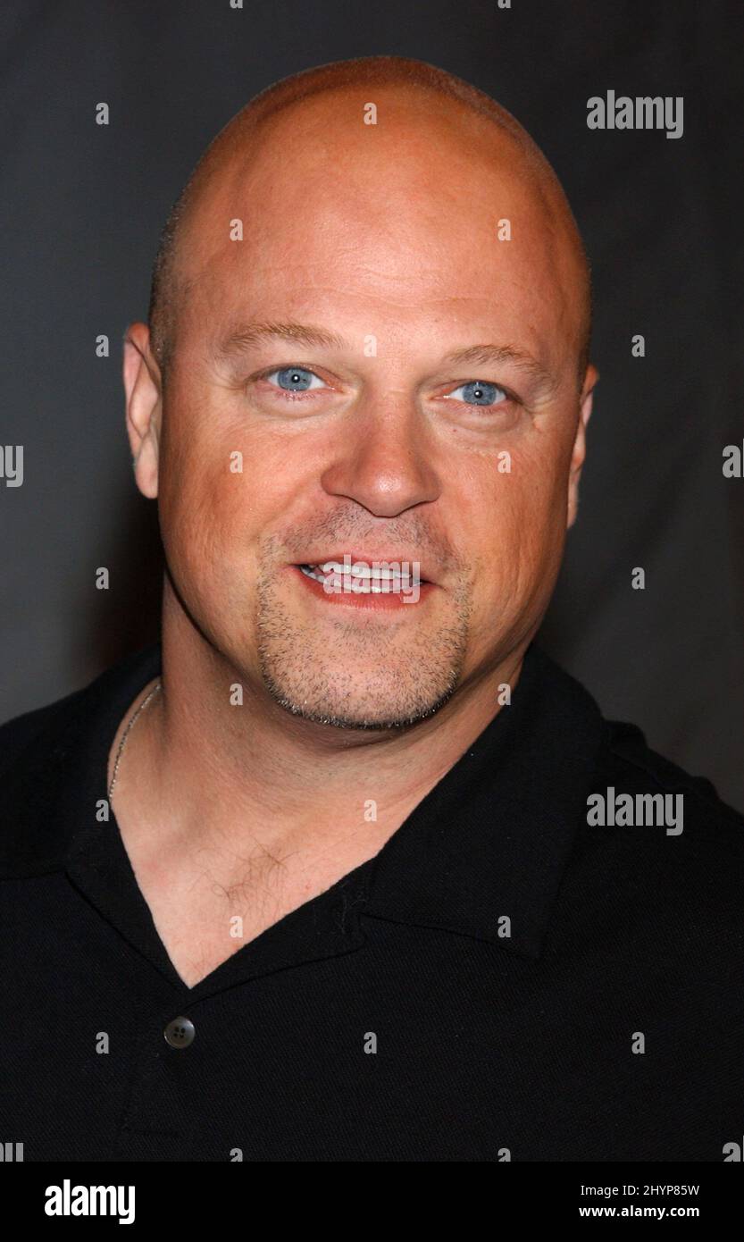 MICHAEL CHIKLIS ATTENDS THE CELEBRITY FASHION SHOW TO CELEBRATE TEN GM ...