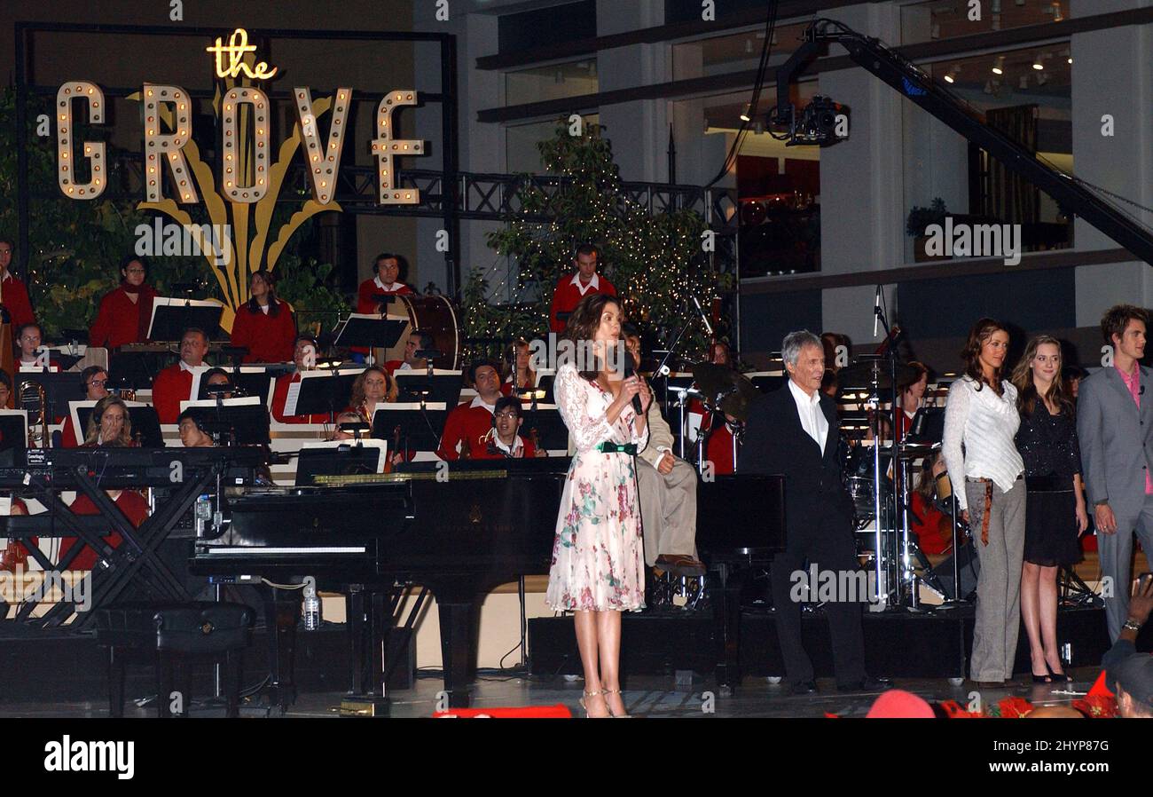 Teri hatcher switches grove christmas tree lights picture hi-res stock ...