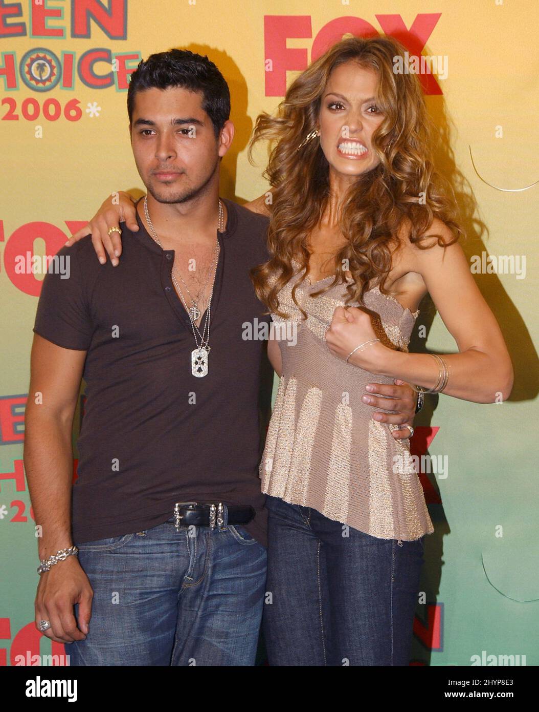 Wilmer Valdarama & Jessica Alba attend the 2006 Teen Choice Awards at ...