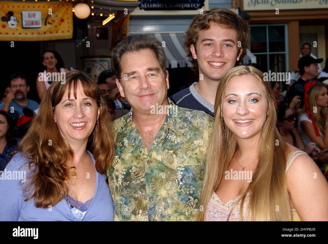 Celebrity with family with wife film premiere hi-res stock photography ...