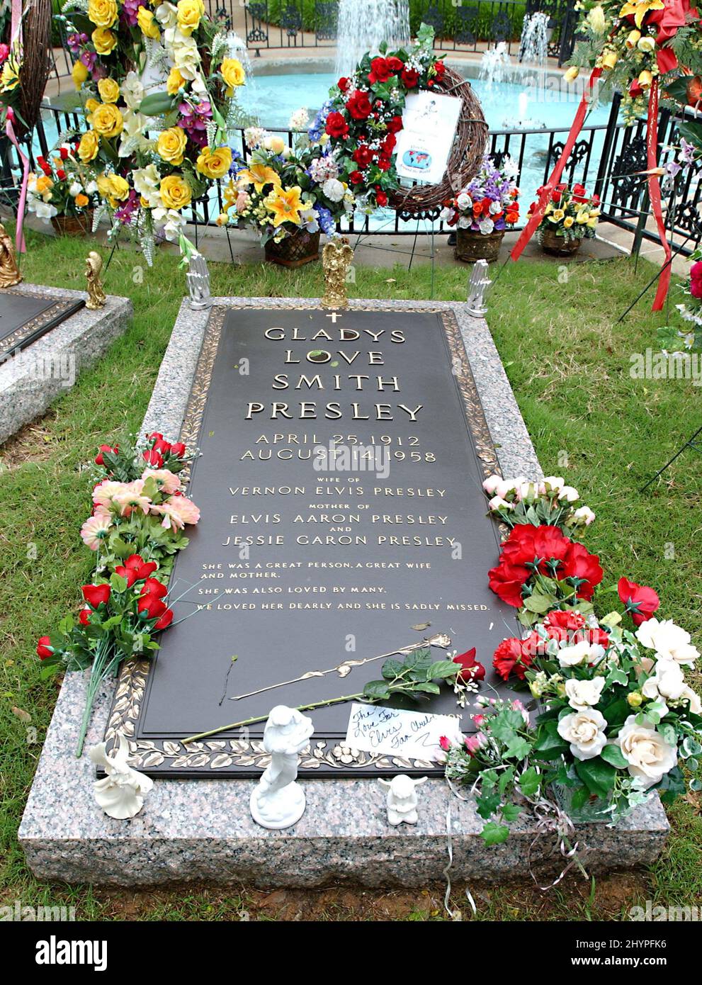 Gladys Presley's grave at Graceland. Picture: UK Press Stock Photo - Alamy