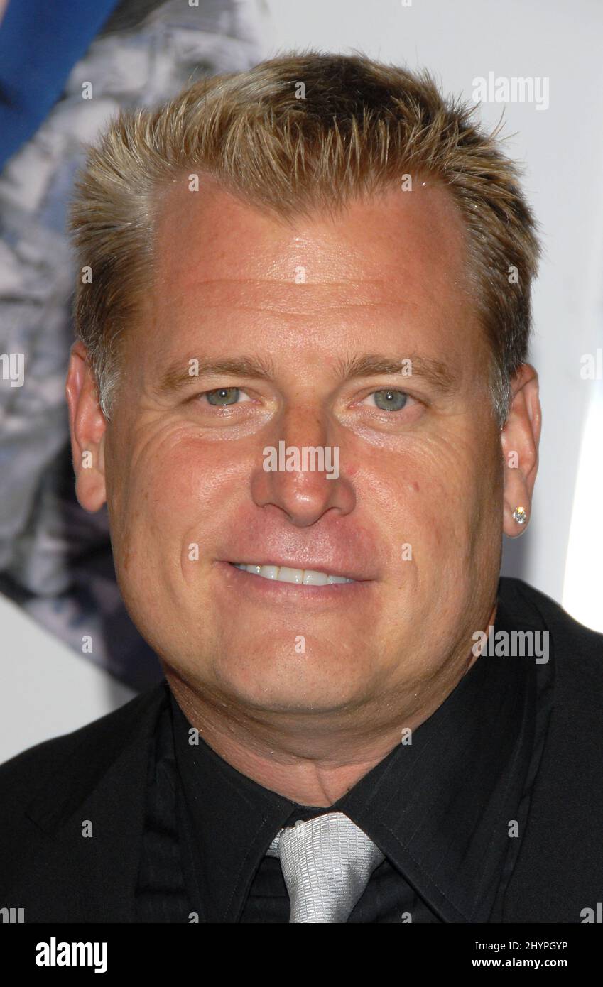 Joe Simpson attends the 'Employee Of The Month' World Premiere at ...