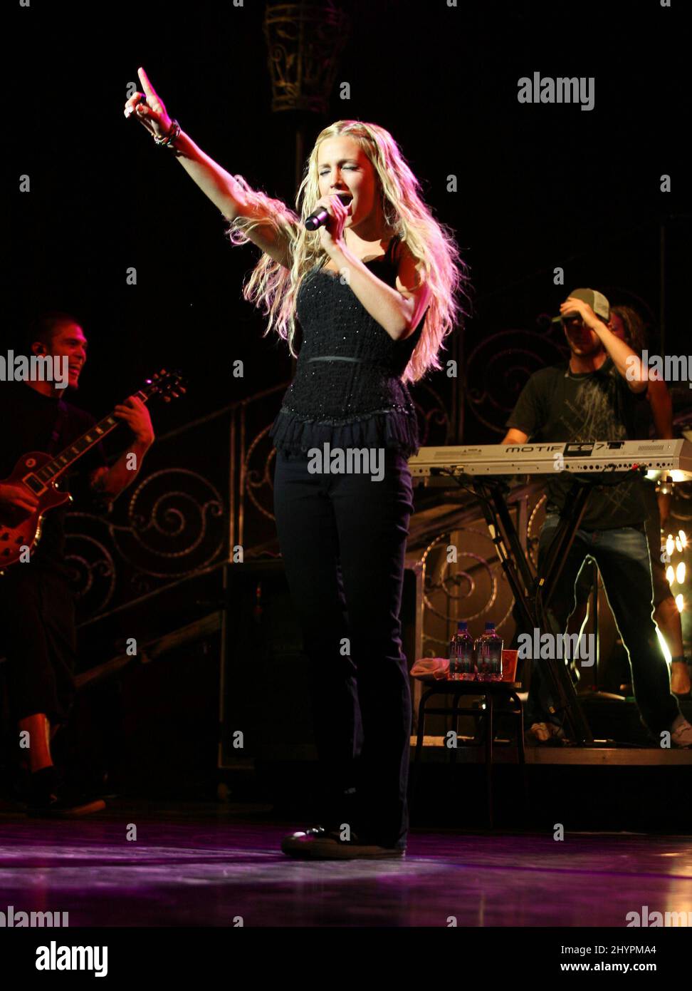 Ashlee simpsons love tour hi-res stock photography and images - Alamy