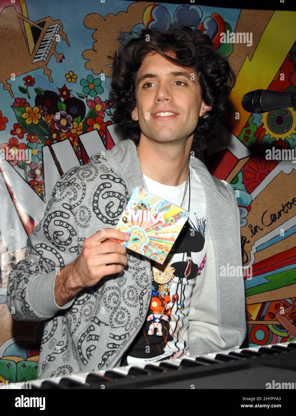 Mika in-store appearance for midnight release of 'Life in Cartoon ...