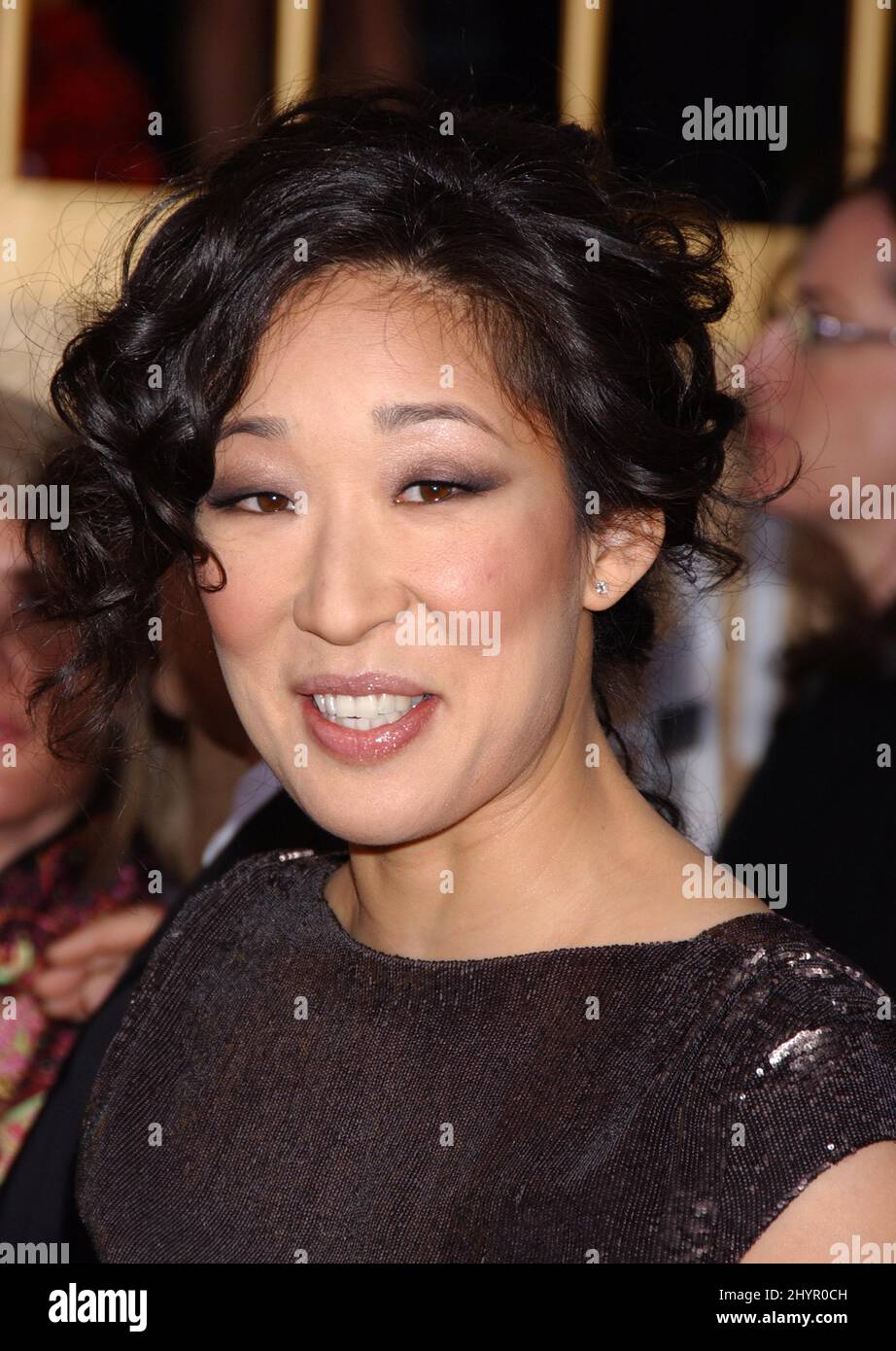 Sandra oh golden globe awards hi-res stock photography and images - Alamy