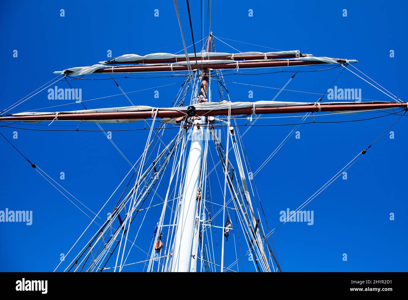 Drive Shaft of a beautiful sailing ship. Skyward view Stock Photo - Alamy