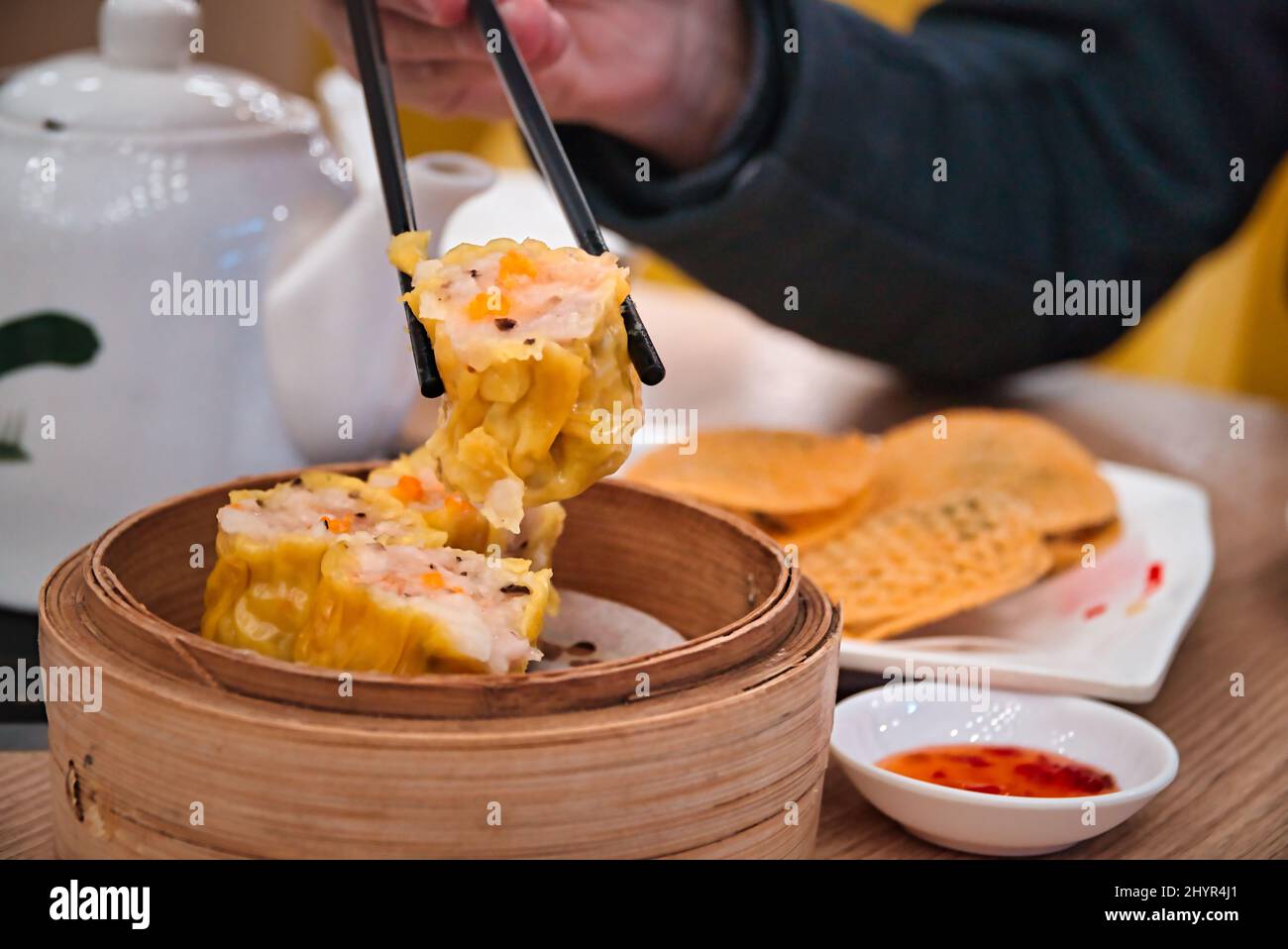 Steamed dim sum in a Chinese restaurant Stock Photo - Alamy