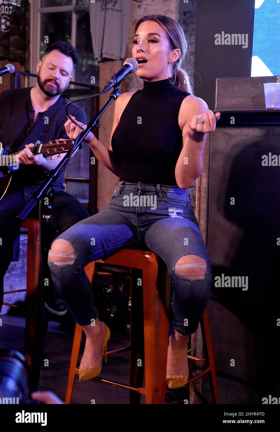 Jessie james decker on stage hi-res stock photography and images - Alamy