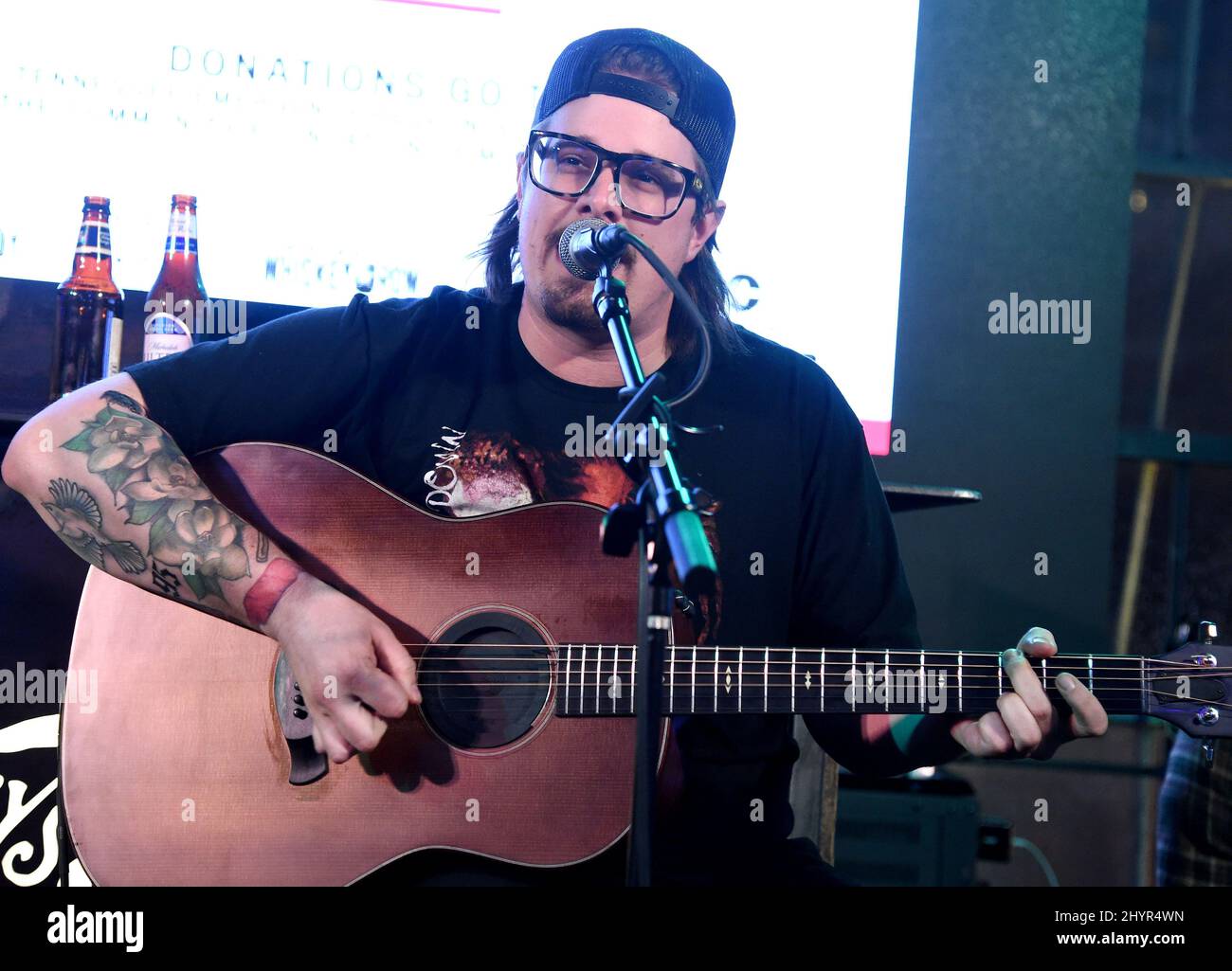 Hardy on stage hi-res stock photography and images - Alamy