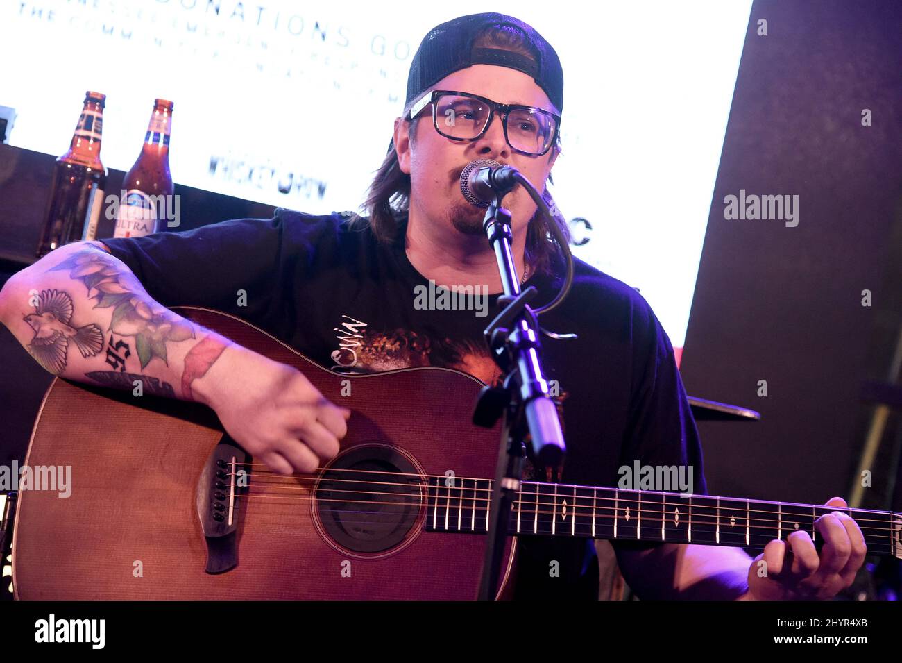 Hardy in concert hi-res stock photography and images - Alamy