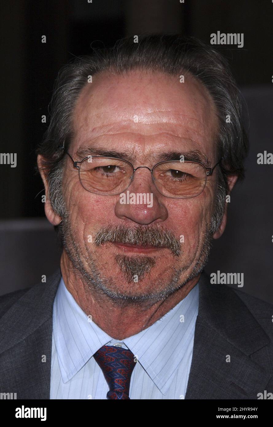 Tommy Lee Jones arrives at the premiere for No Country For Old Men ...
