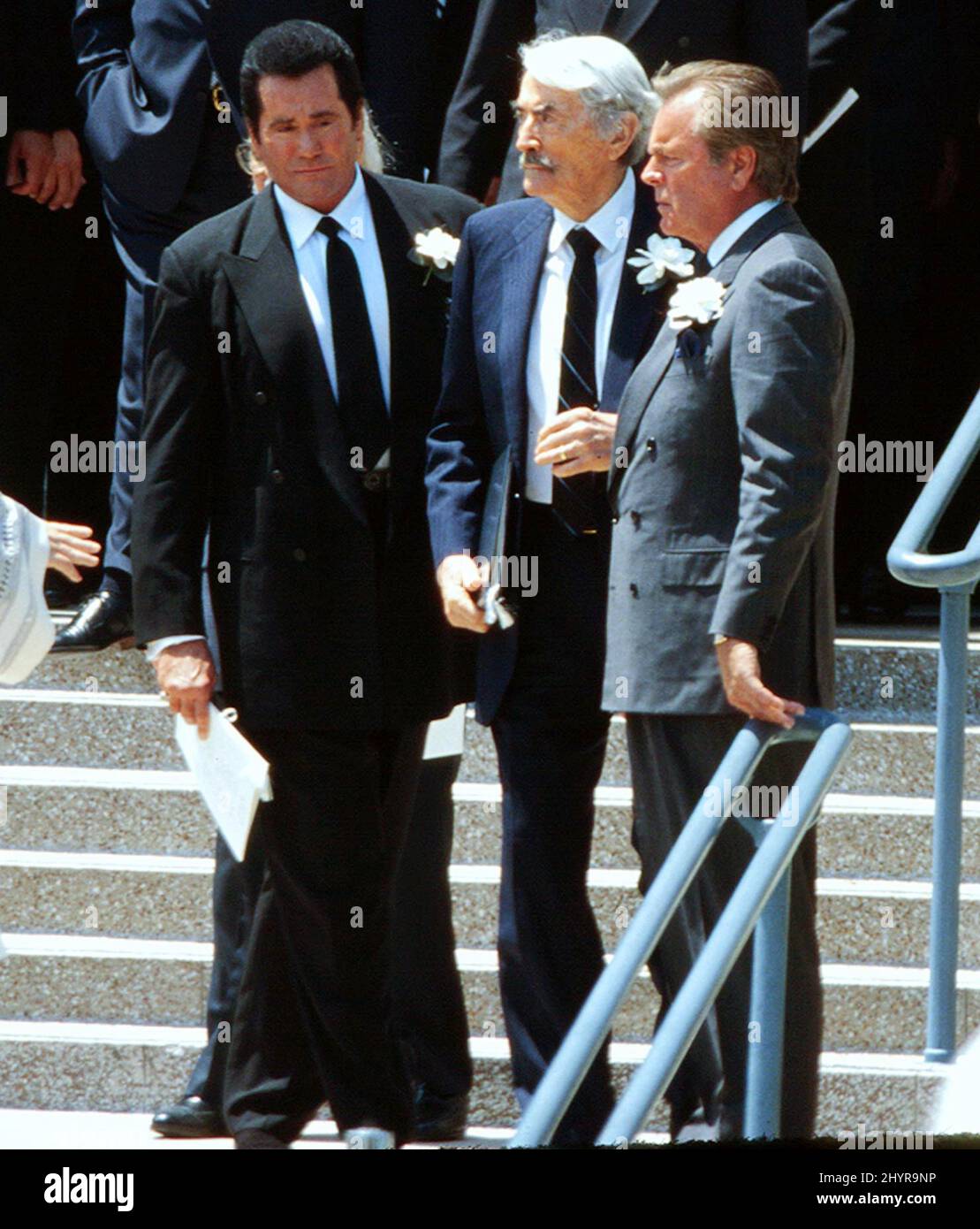Wayne Newton, Gregory Peck and Robert Wagner at Frank Sinatra's funeral ...