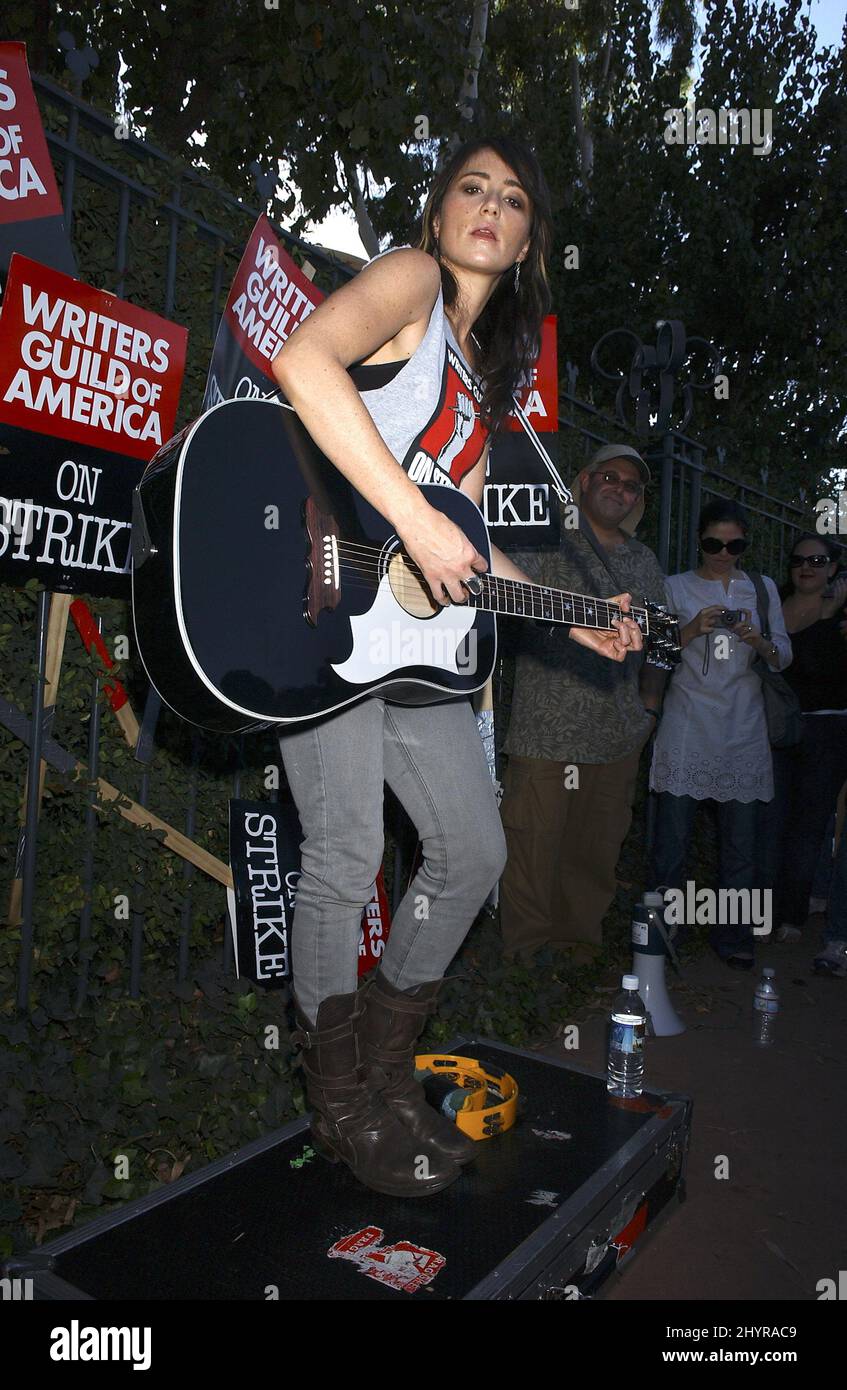 K.T. Tunstall performs on the picket line for striking Writers Guild of ...