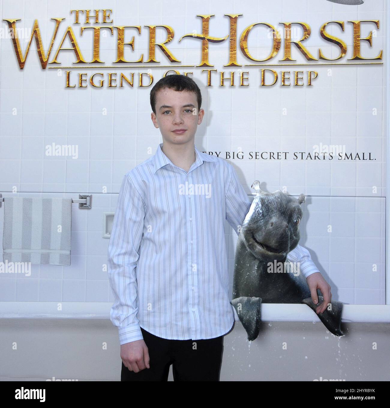 Alex Etel arrives at the premiere of The Water Horse Legend of the Deep ...
