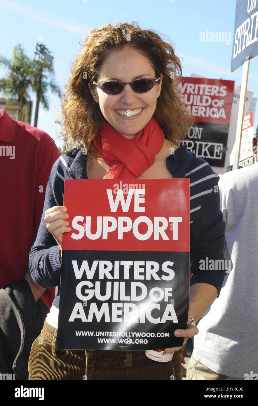 Amy brenneman pictured as hi-res stock photography and images - Alamy
