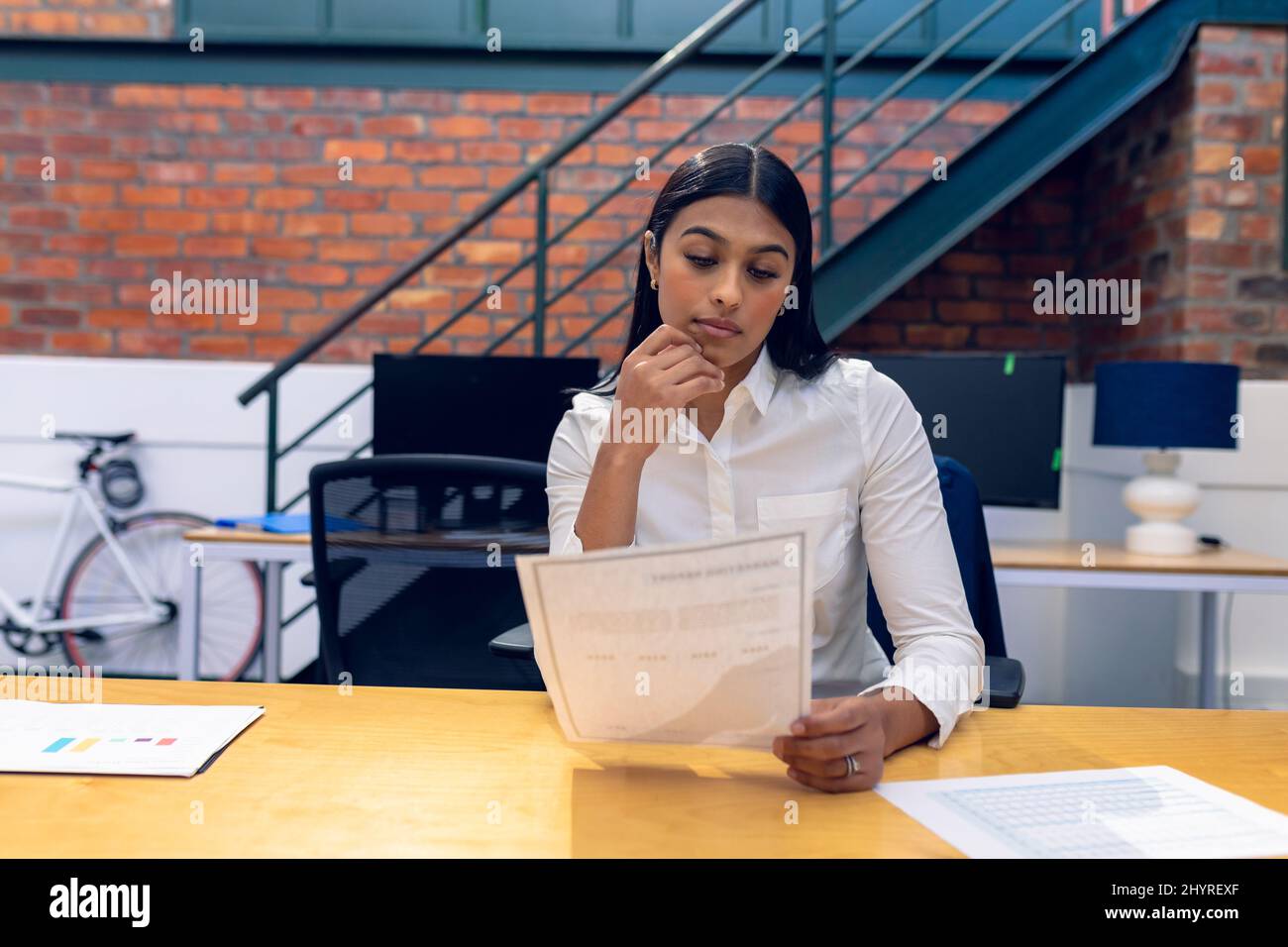 Reading hand hi-res stock photography and images - Alamy