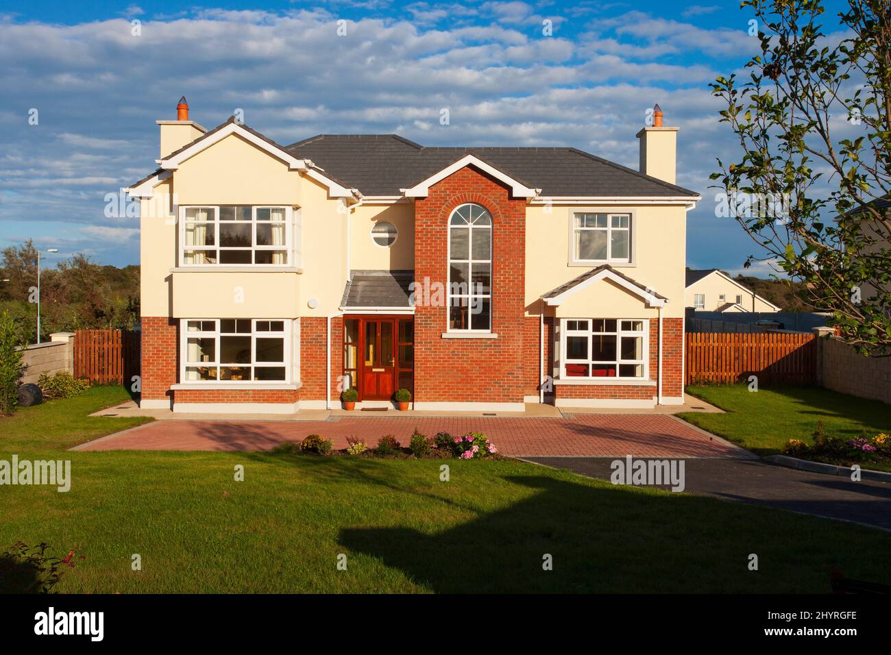 New detached house hi-res stock photography and images - Alamy