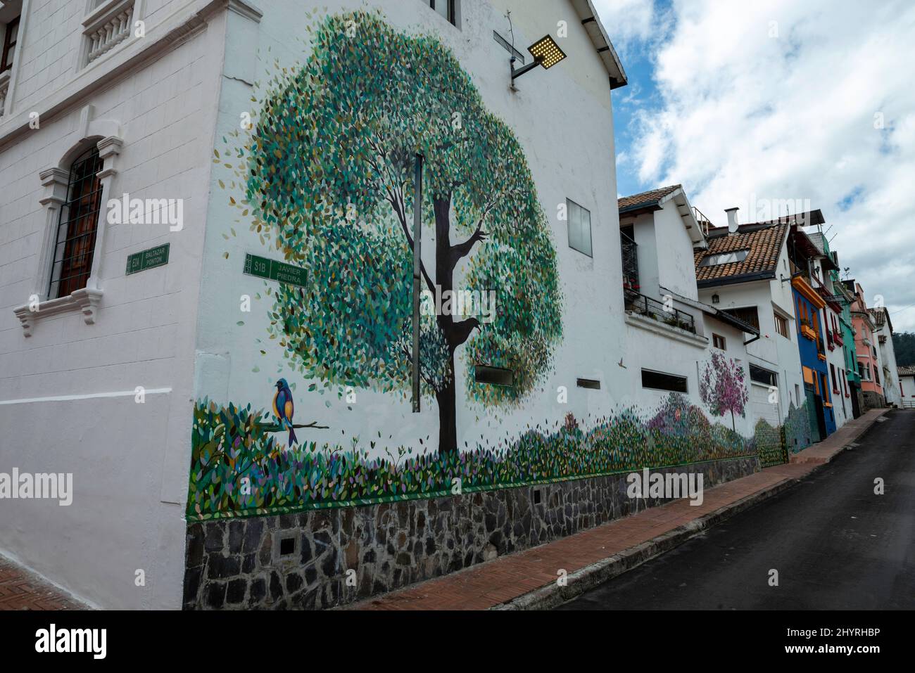 Quito street art hi-res stock photography and images - Alamy