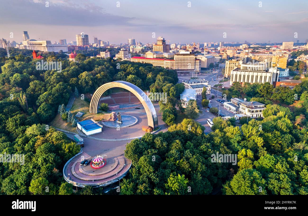 Friendship of nations monument hi-res stock photography and images - Alamy