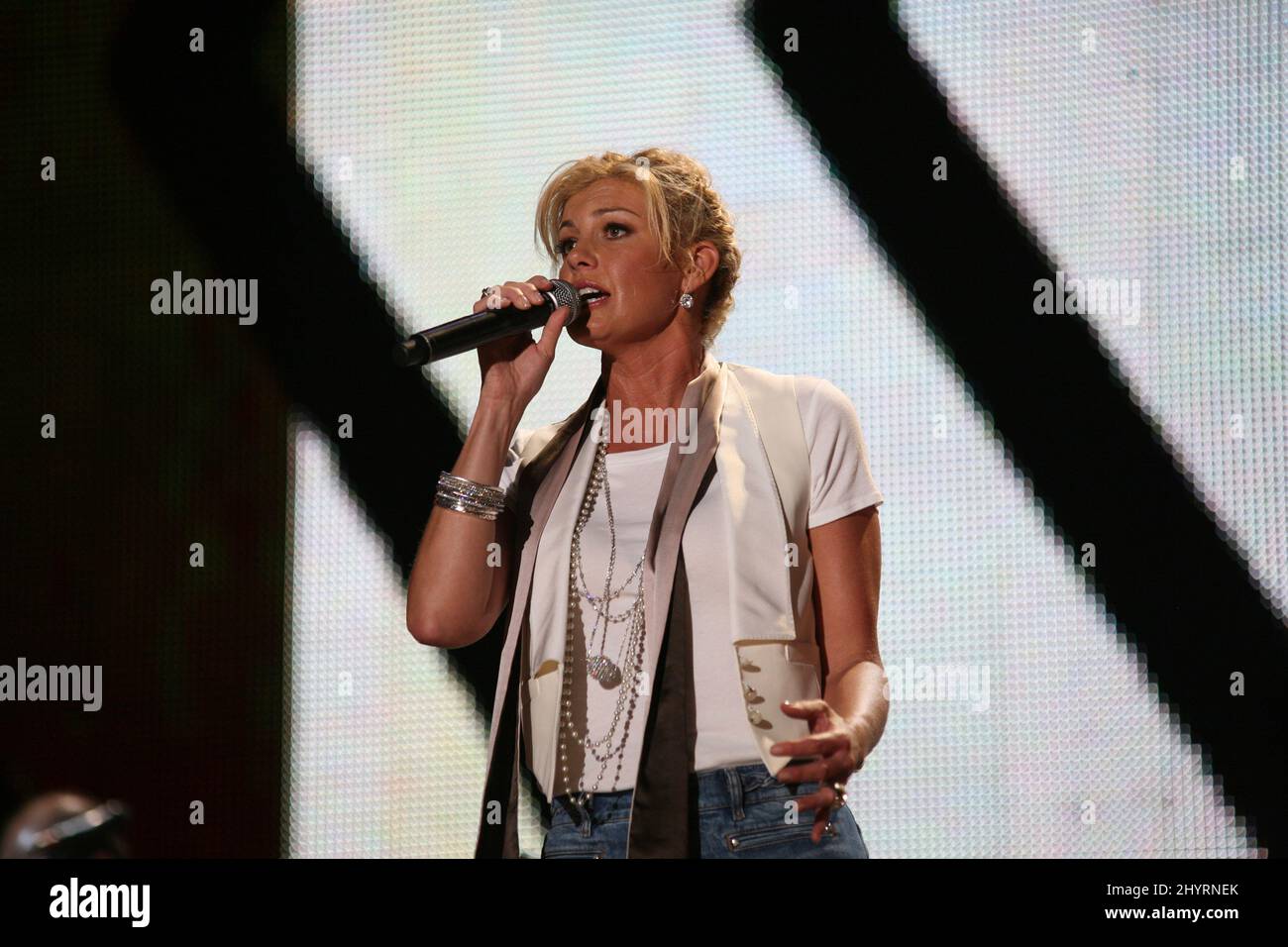 Faith hill singer hi-res stock photography and images - Alamy