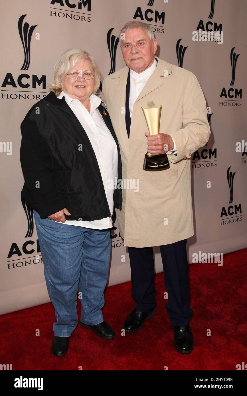 Tom T. Hall, a Country Music Hall of Fame artist died today at the age ...