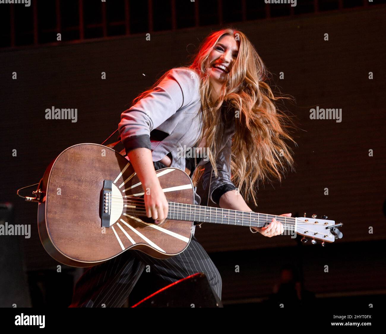 Tenille townes performing hi-res stock photography and images - Alamy