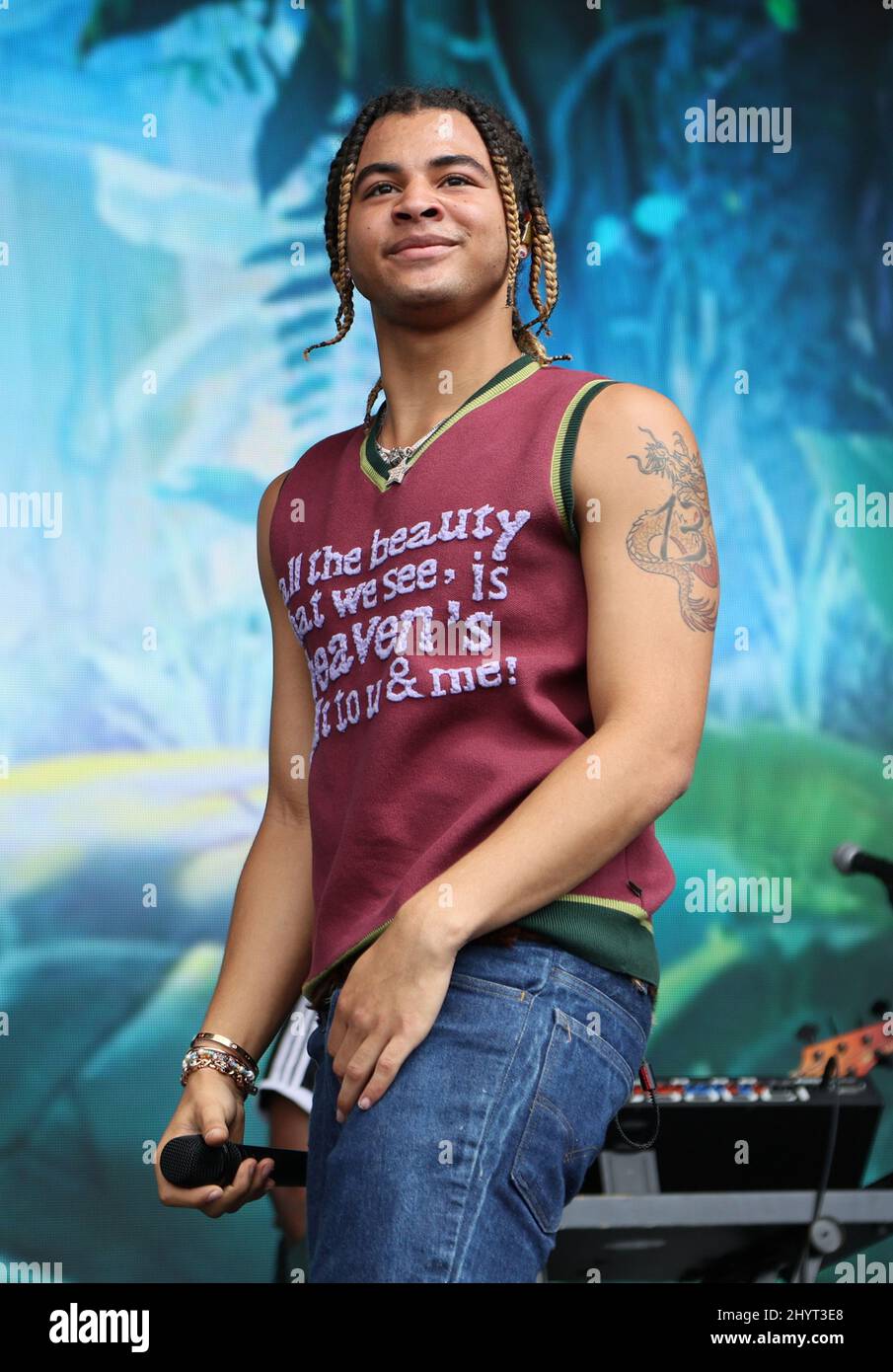 24kgoldn performing hi-res stock photography and images - Alamy